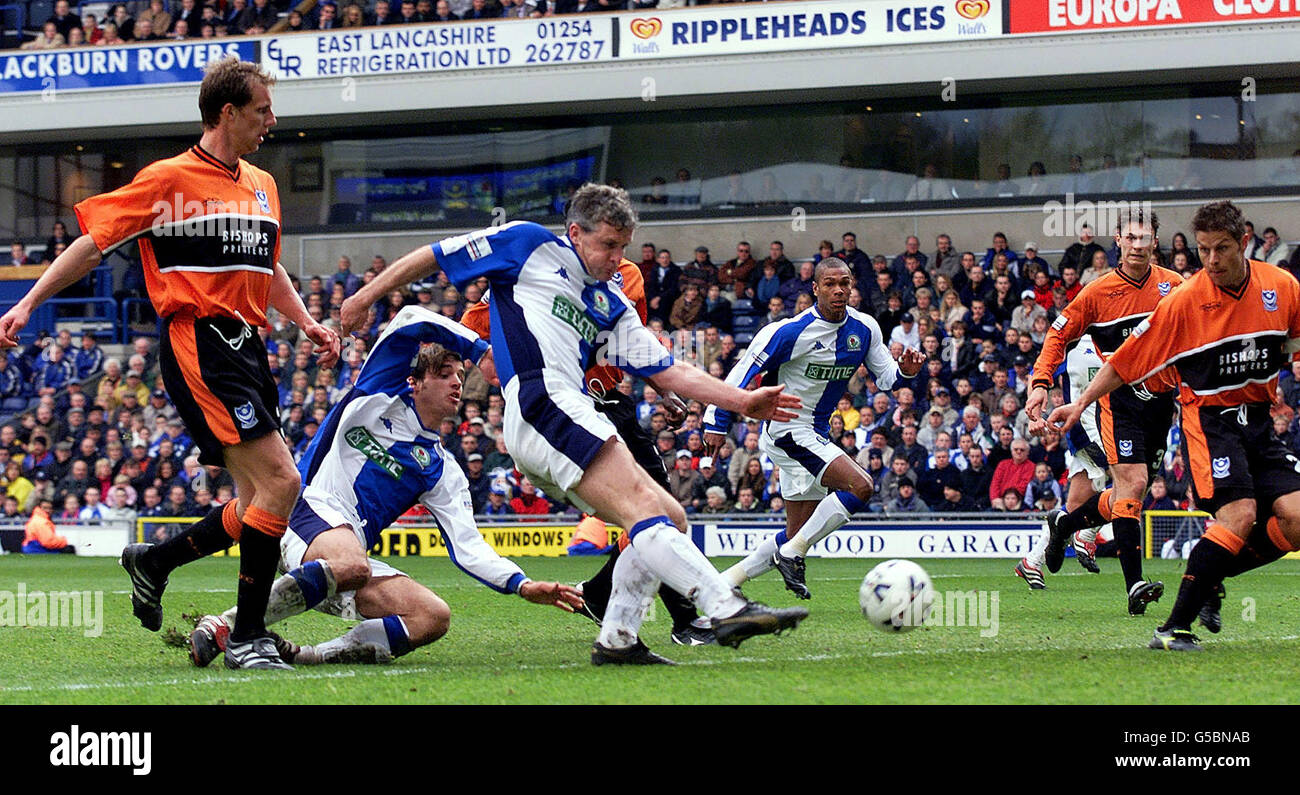 Sport football action scoring mark hughes hi-res stock photography and ...