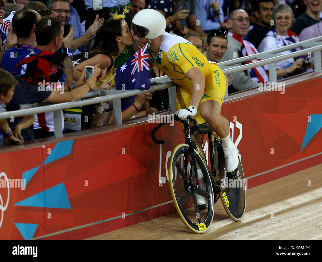Australia's Shane Perkins celebrates winning Bronze in the Men's Sprint ...