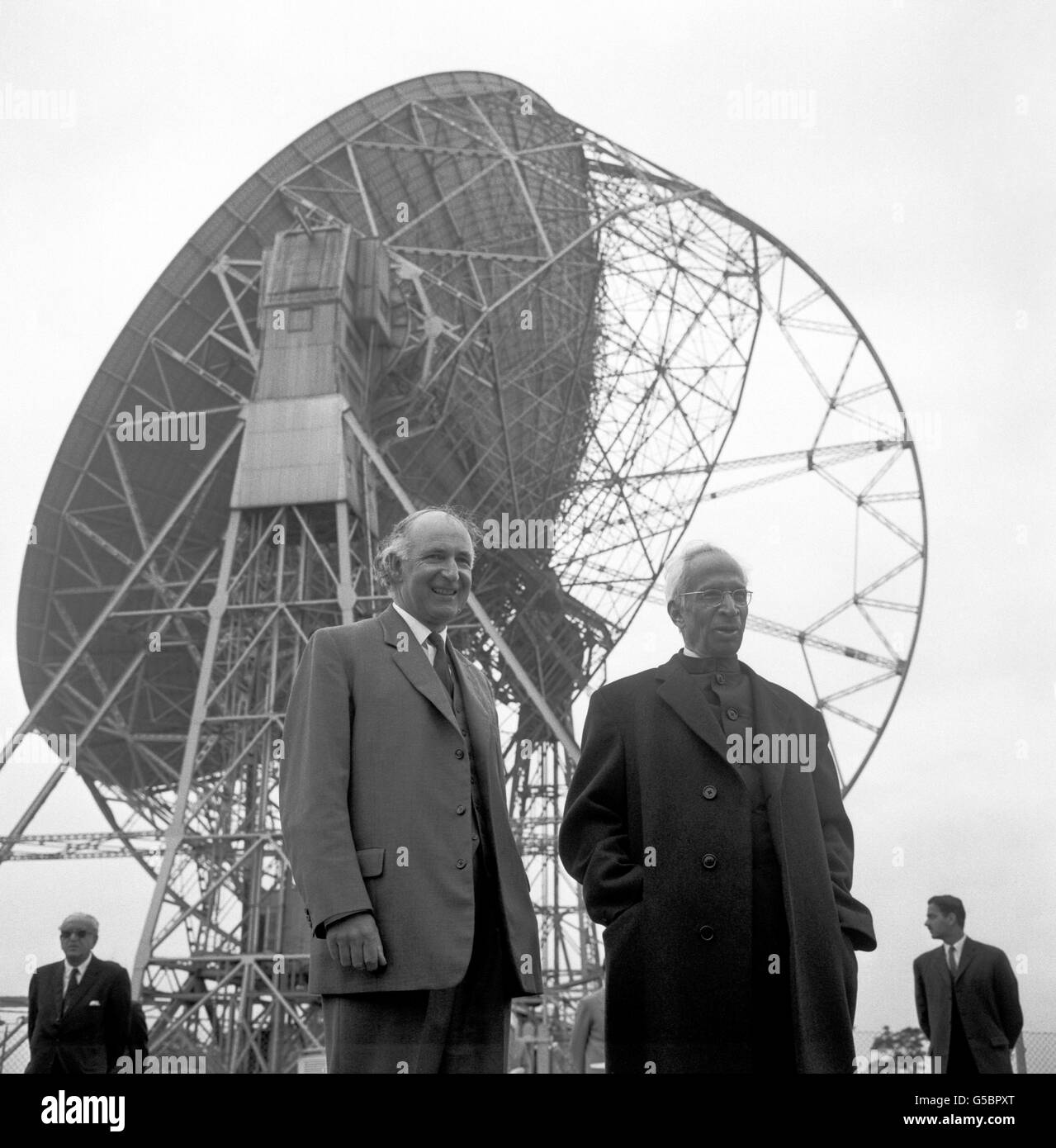 Jodrell radio bank telescope Black and White Stock Photos & Images - Alamy