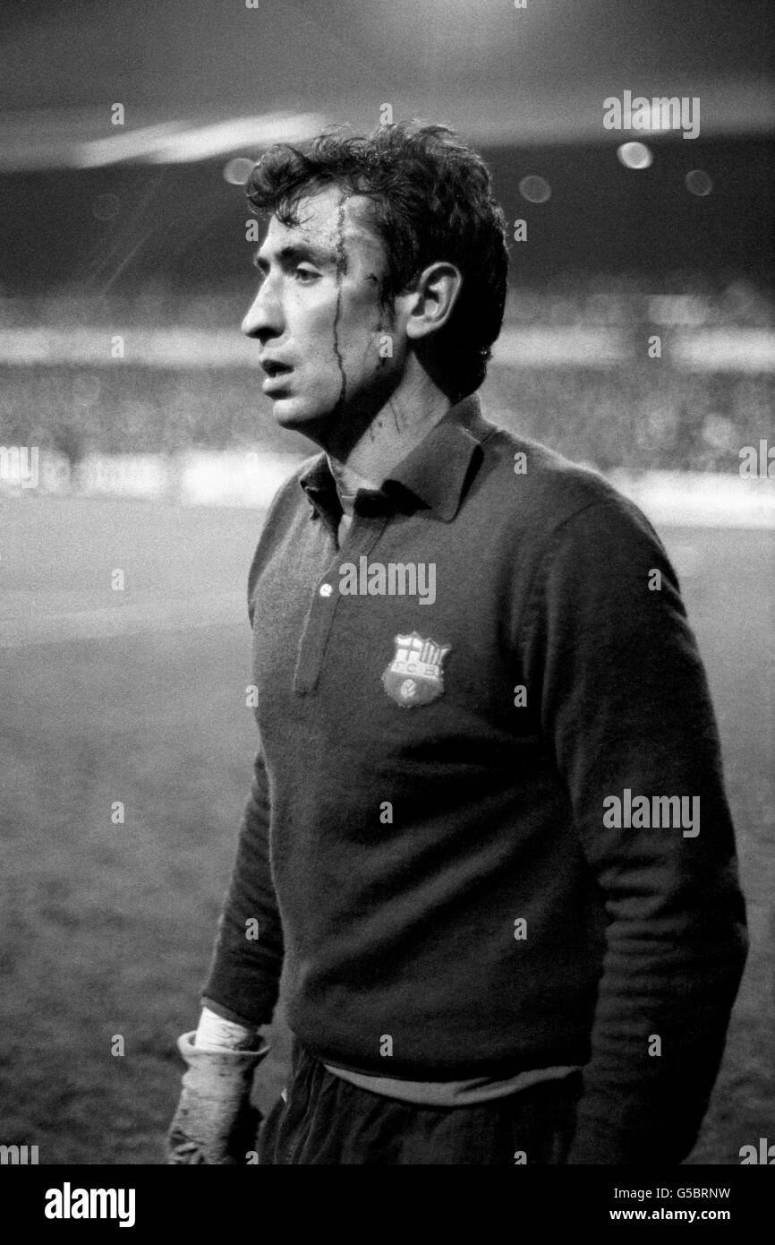 The goalkeeper of spanish giants barcelona hi-res stock photography and ...