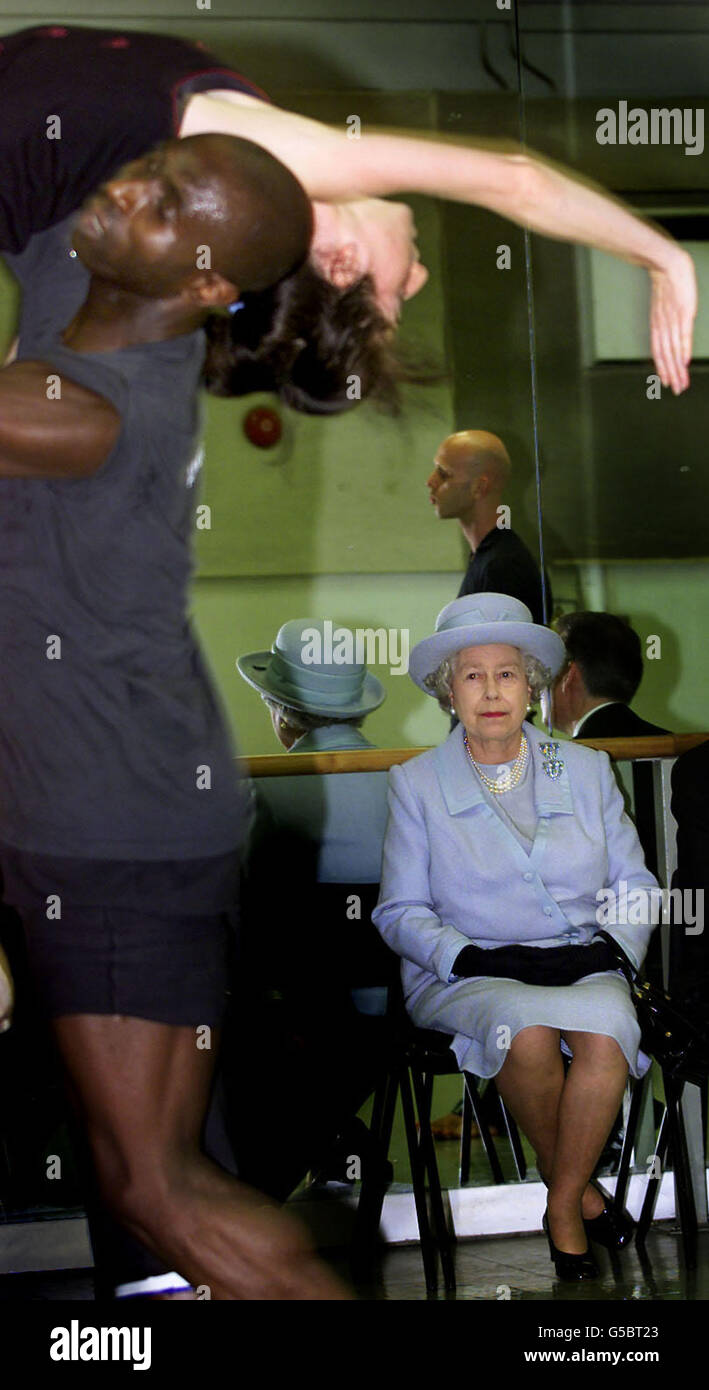 Queen elizabeth first dancing hi-res stock photography and images - Alamy