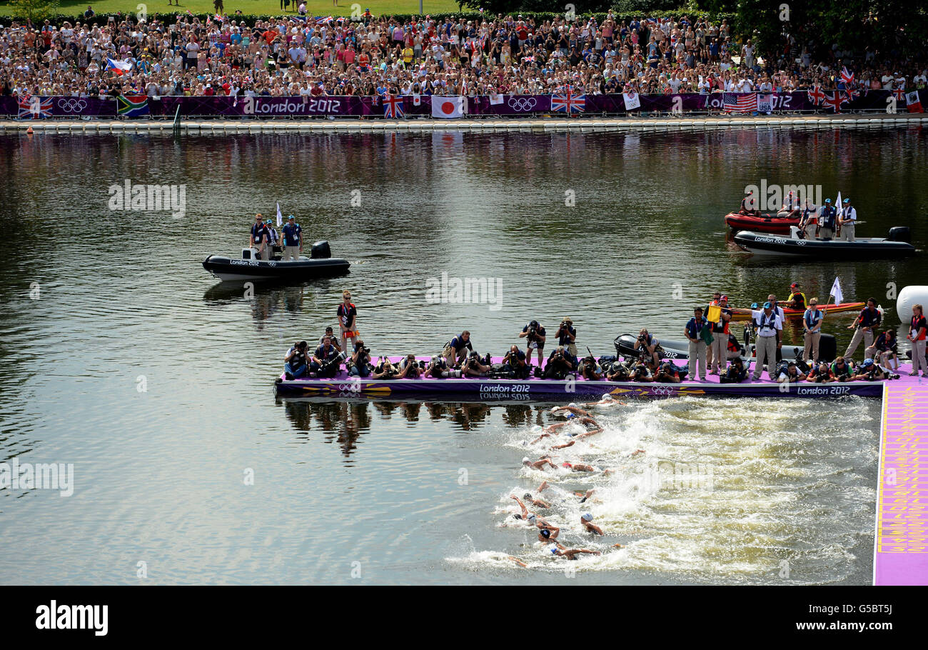 Competitors start the Women's 10km Marathon swim in the Serpentine ...