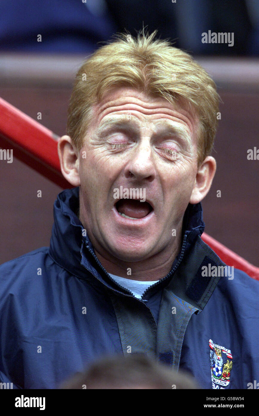 Coventry City manager Gordon Strachan during the FA Carling Premiership ...