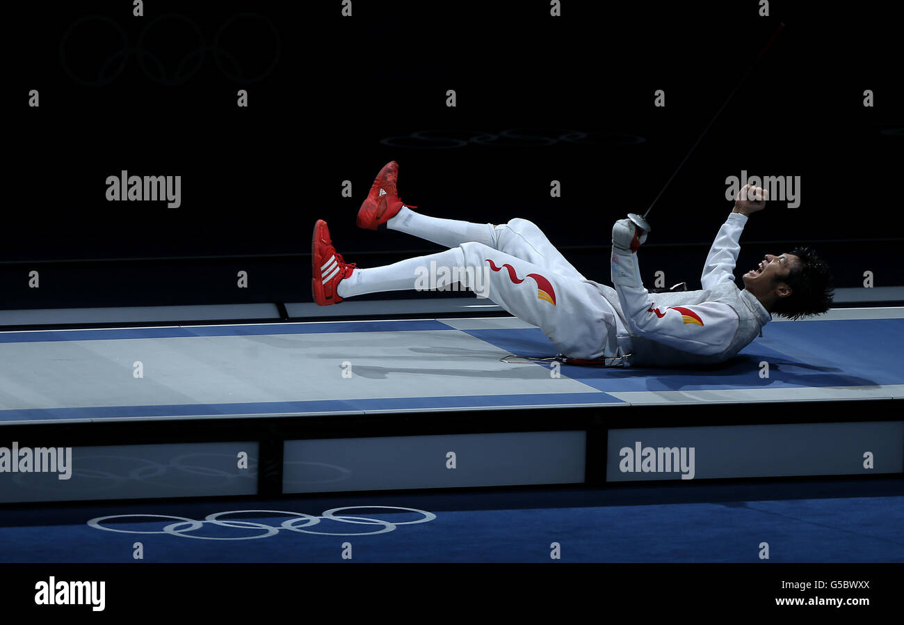 China's Fencer Sheng Lei celebrates winning Olympic Gold in the Men's ...