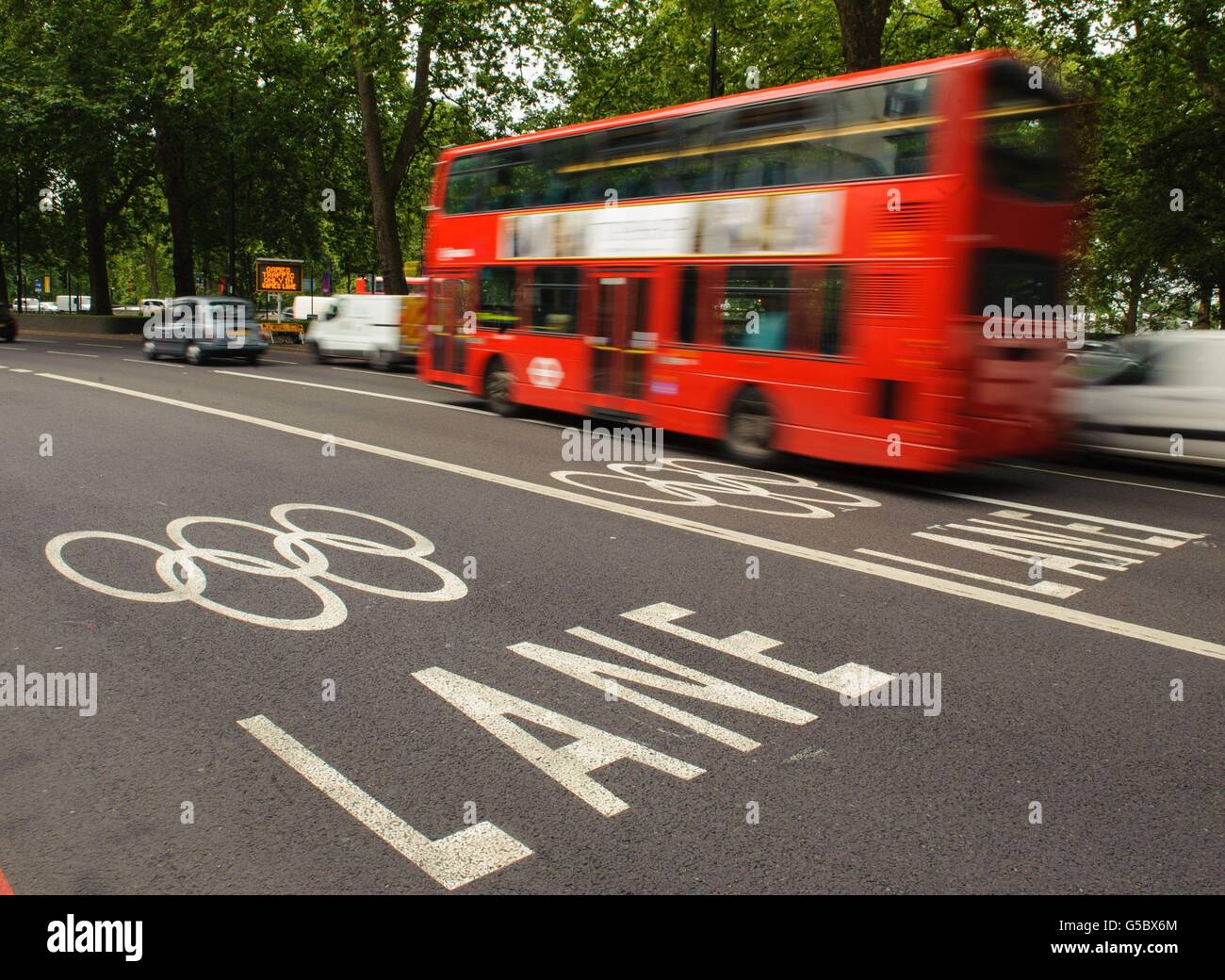 Traffic moving freely alongside Olympic traffic lanes on Park Lane ...