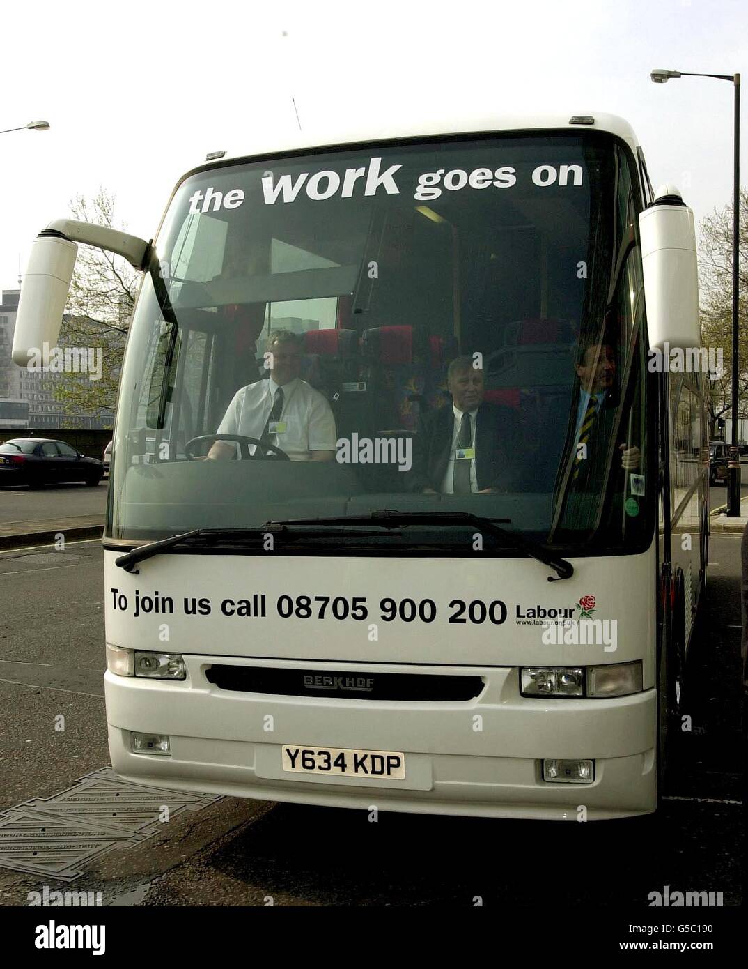 The Labour party 'battle bus' prior to Britain's Prime Minister Tony ...