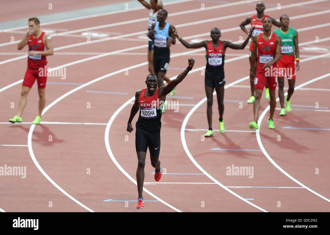 Kenya's David Rudisha celebrates setting a new world record after ...