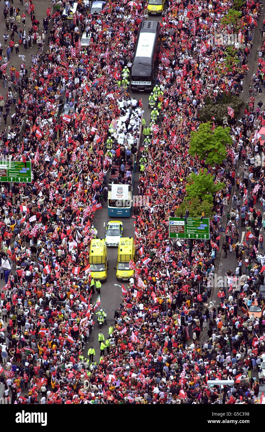 Tens of thousands of Liverpool supporters turn out in Liverpool City ...