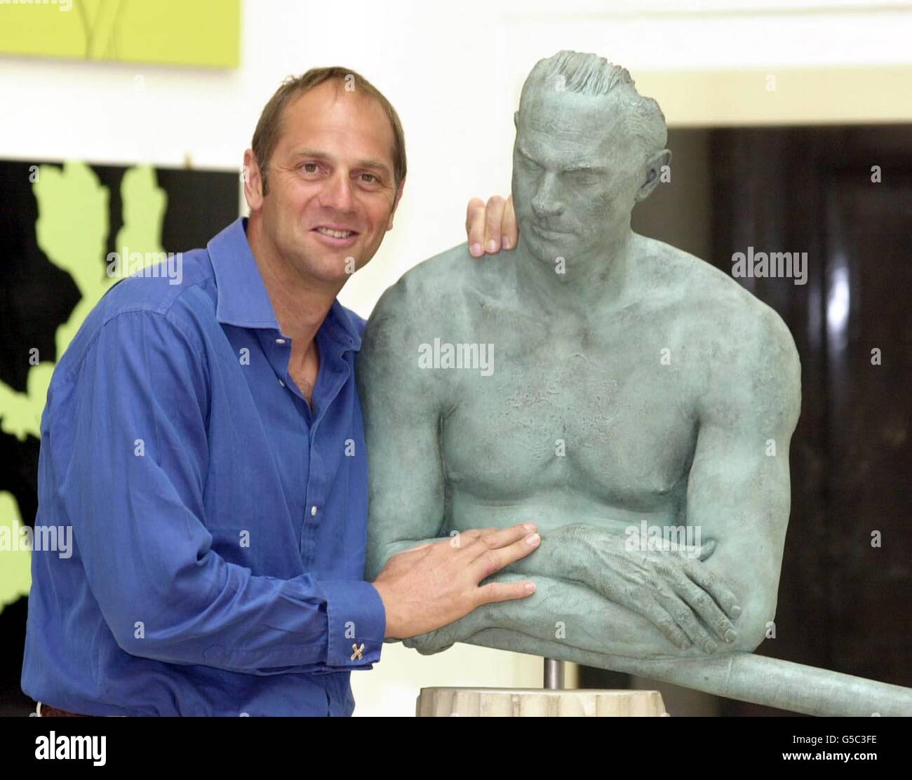 Sir Steve Redgrave takes his first look at a spectacular bronze life ...