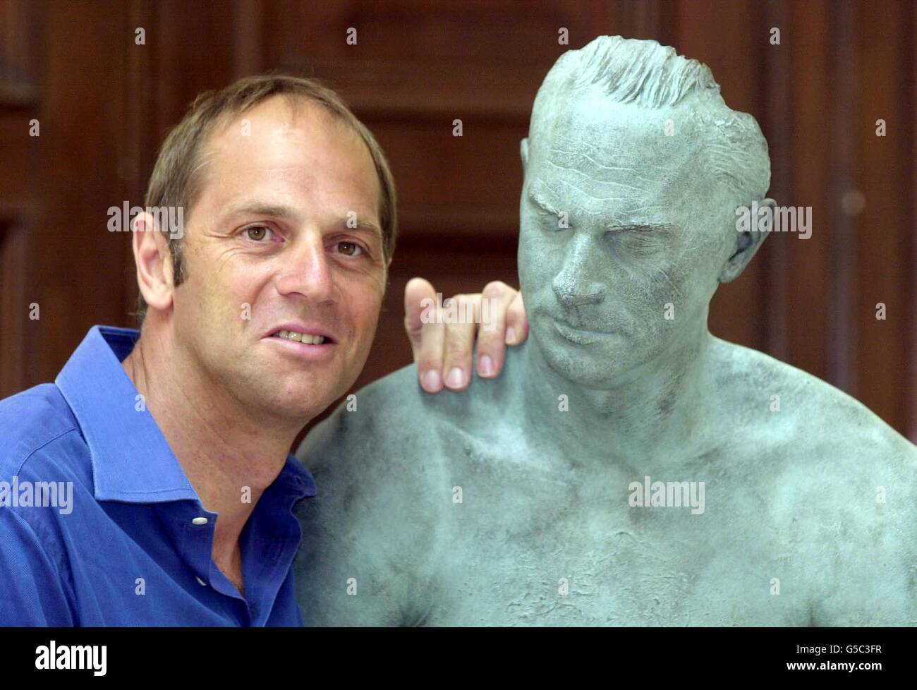 Sir Steve Redgrave takes his first look at a spectacular bronze life ...