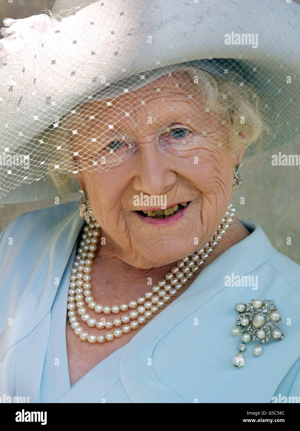 Queen mother memorial service hi-res stock photography and images - Alamy