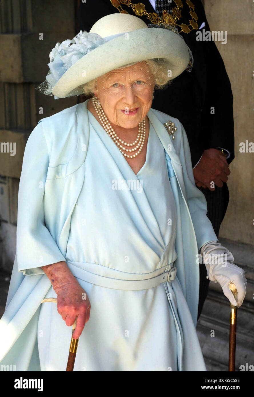 Queen Elizabeth The Queen Mother arrives at St. Martin-in-the-Field in ...
