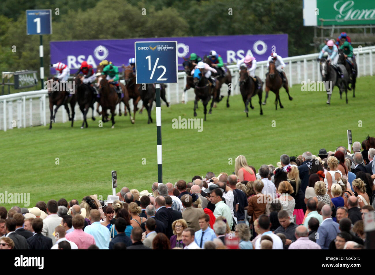 Goodwood racing sign hi-res stock photography and images - Alamy