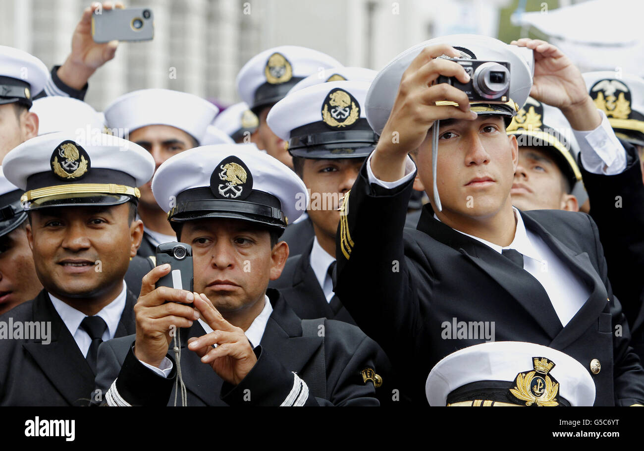 Sailors from the 'Cuauhtemoc' a Mexican Tall Ship take pictures of ...
