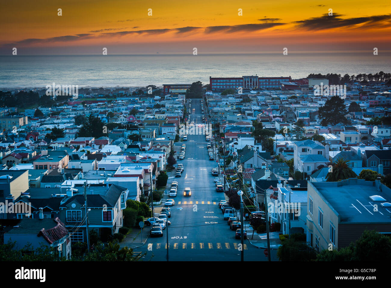Sunset over the Sunset District from Hawk Hill Park, in San Francisco ...
