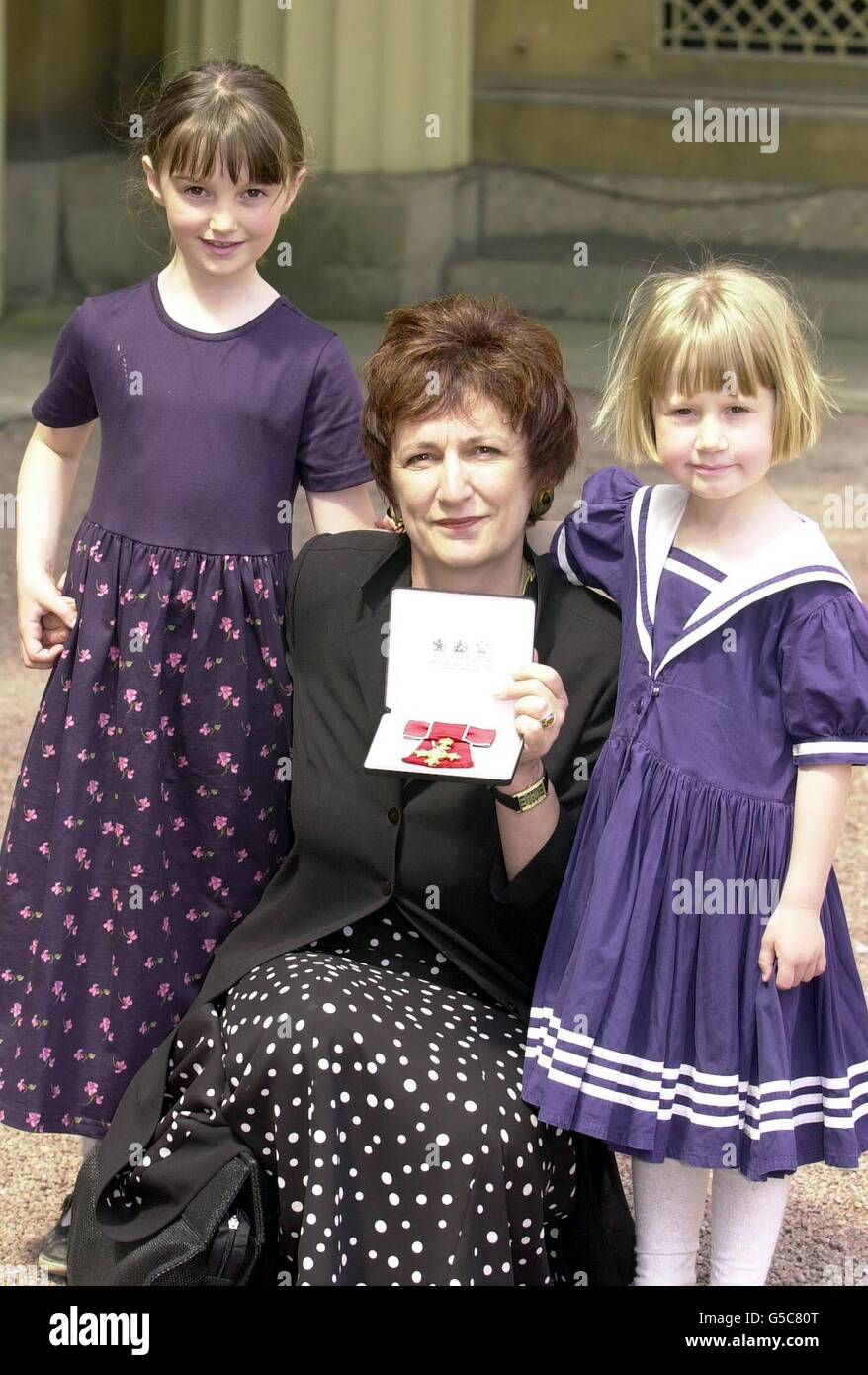 Julia unwin with her daughters annie kelly aged 9 hi-res stock ...