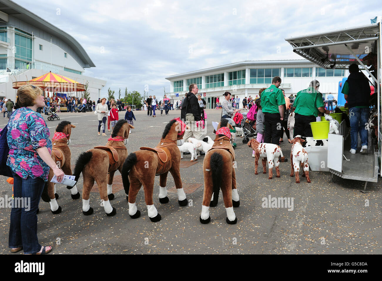 Family fun raceday hi-res stock photography and images - Alamy