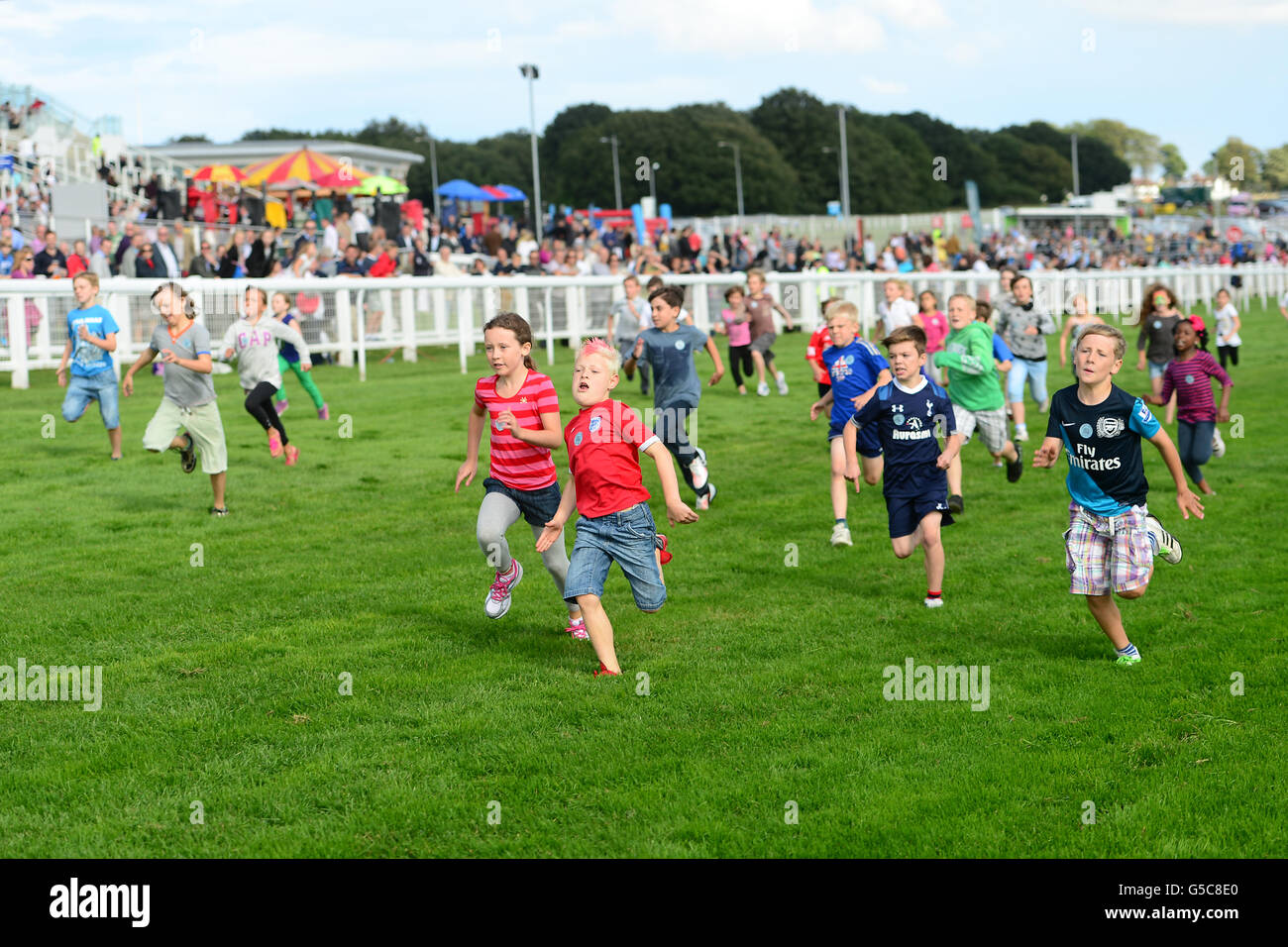 Family fun raceday hi-res stock photography and images - Alamy