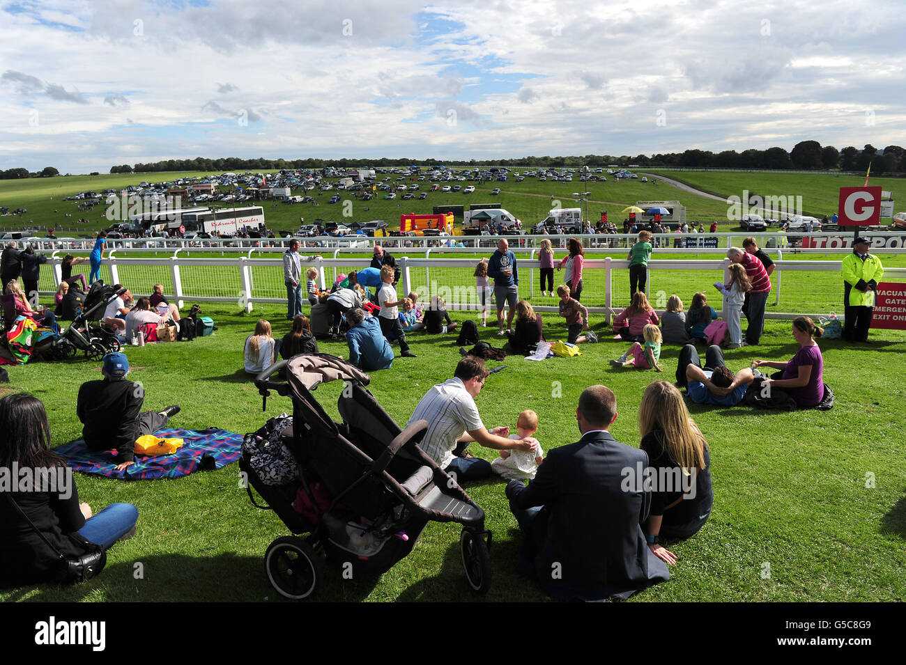 Family fun raceday hi-res stock photography and images - Alamy