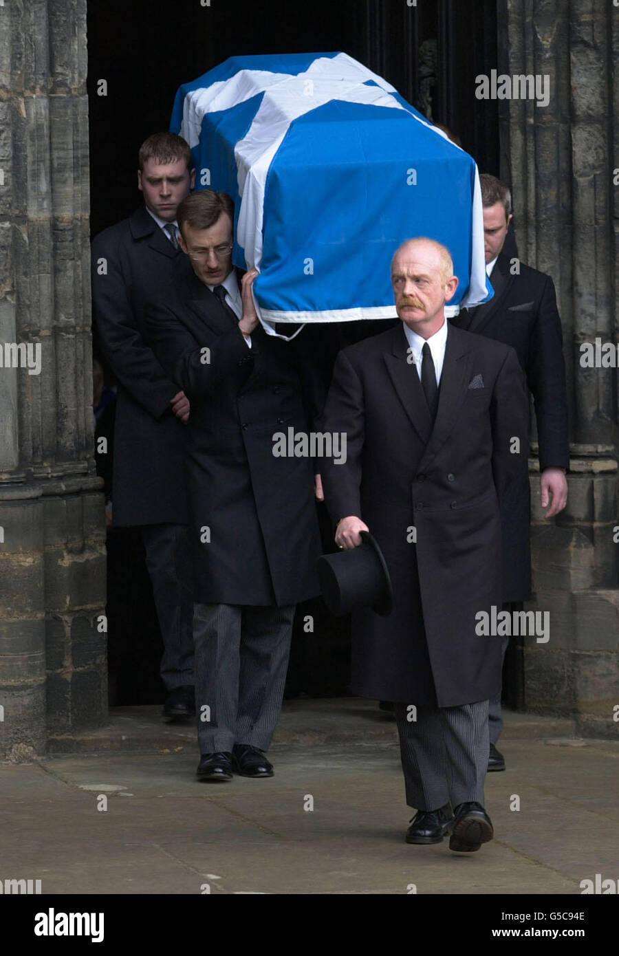 Glasgow Jimmy Logan funeral Stock Photo - Alamy