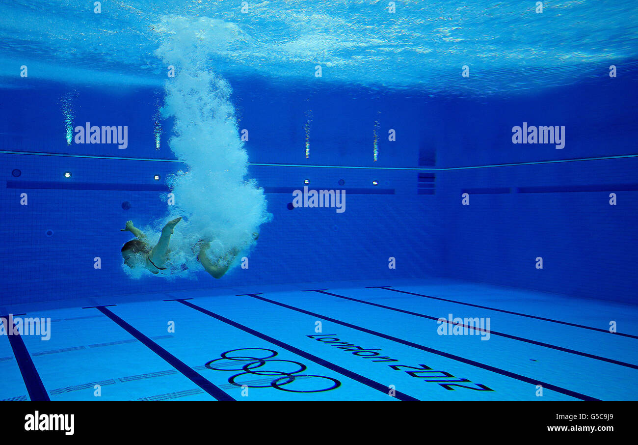 Diving london under water underwater hi-res stock photography and ...