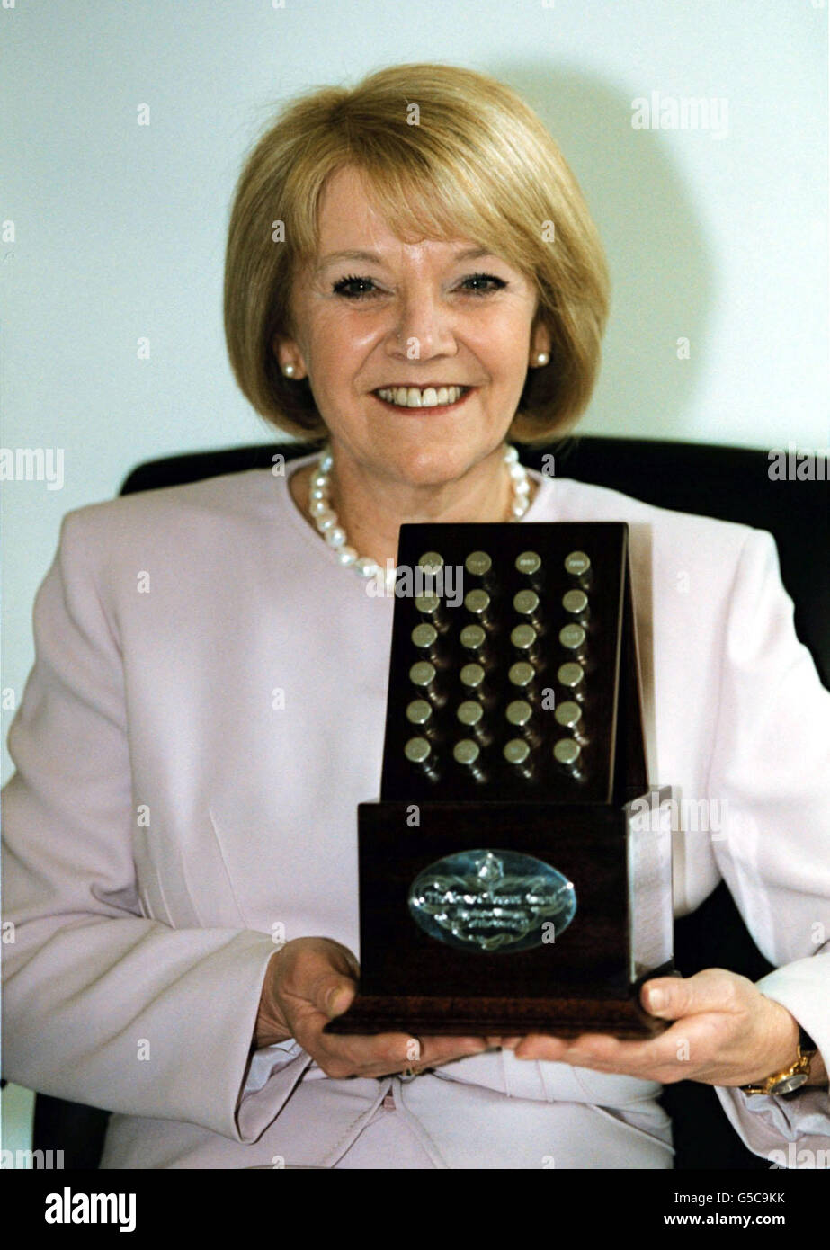 Camelot chief executive dianne thompson hi-res stock photography and ...