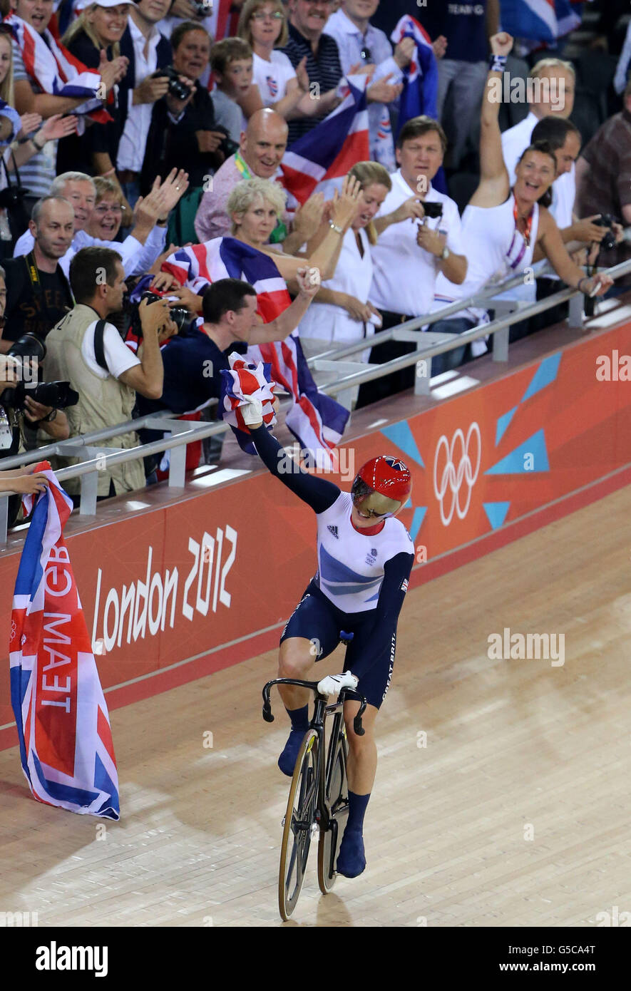 Great Britain's Victoria Pendleton celebrates after winning the Gold ...