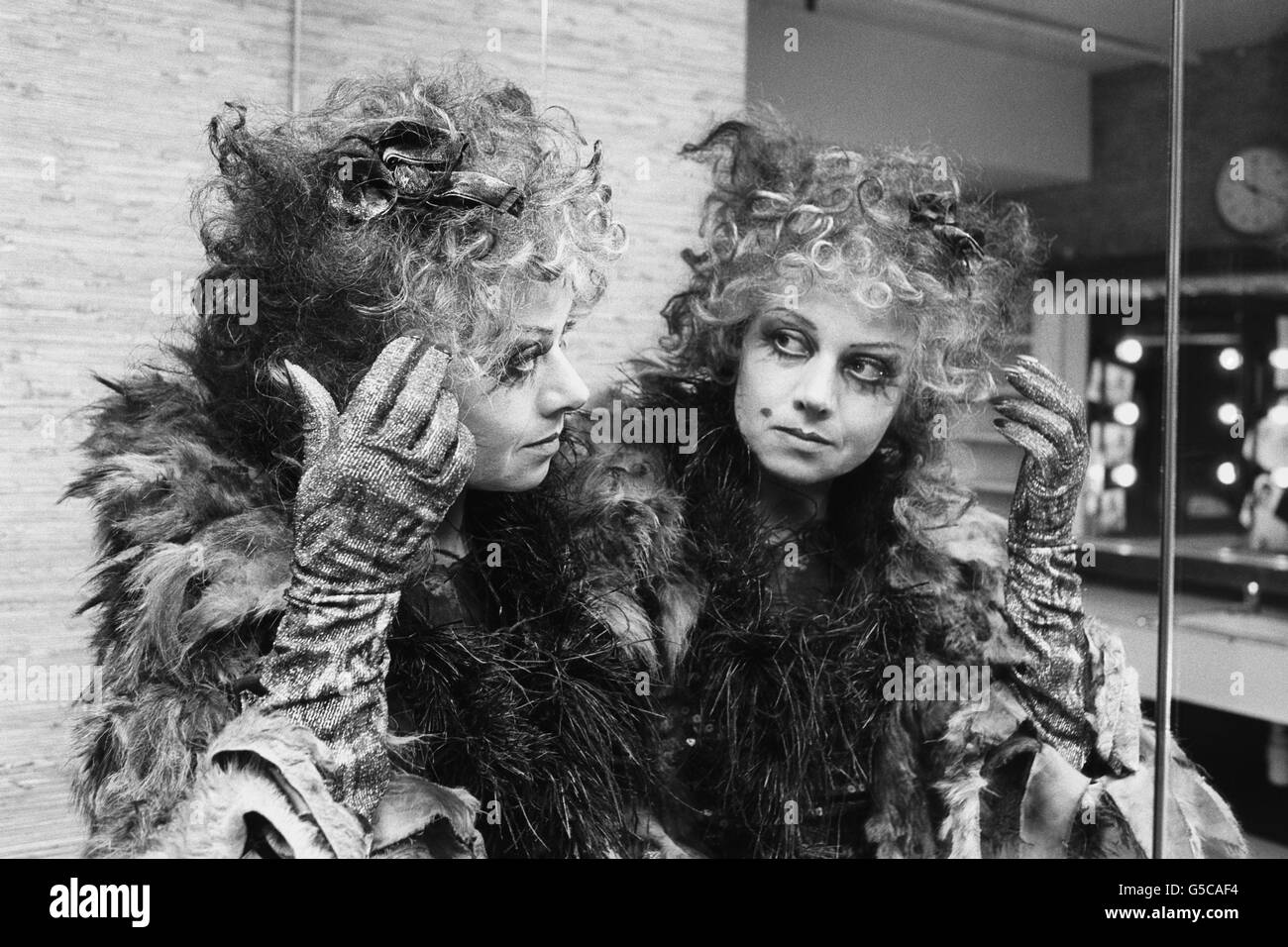 London theatre january Black and White Stock Photos & Images - Alamy