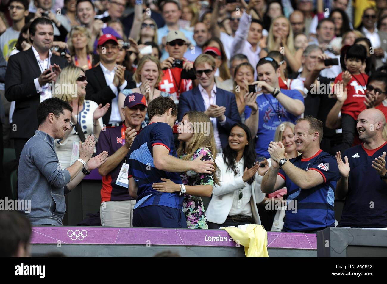 Great Britain's Andy Murray with his girlfriend Kim Sears (centre ...