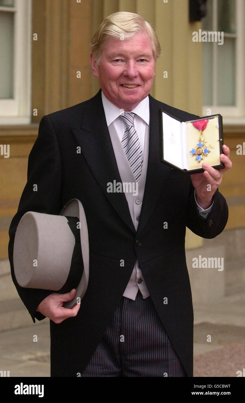 Michael lowe at buckingham palace hi-res stock photography and images ...