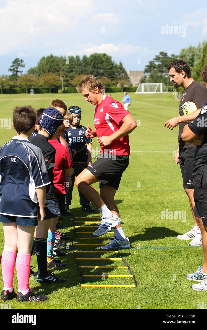 Childrens rugby skills session hi-res stock photography and images - Alamy