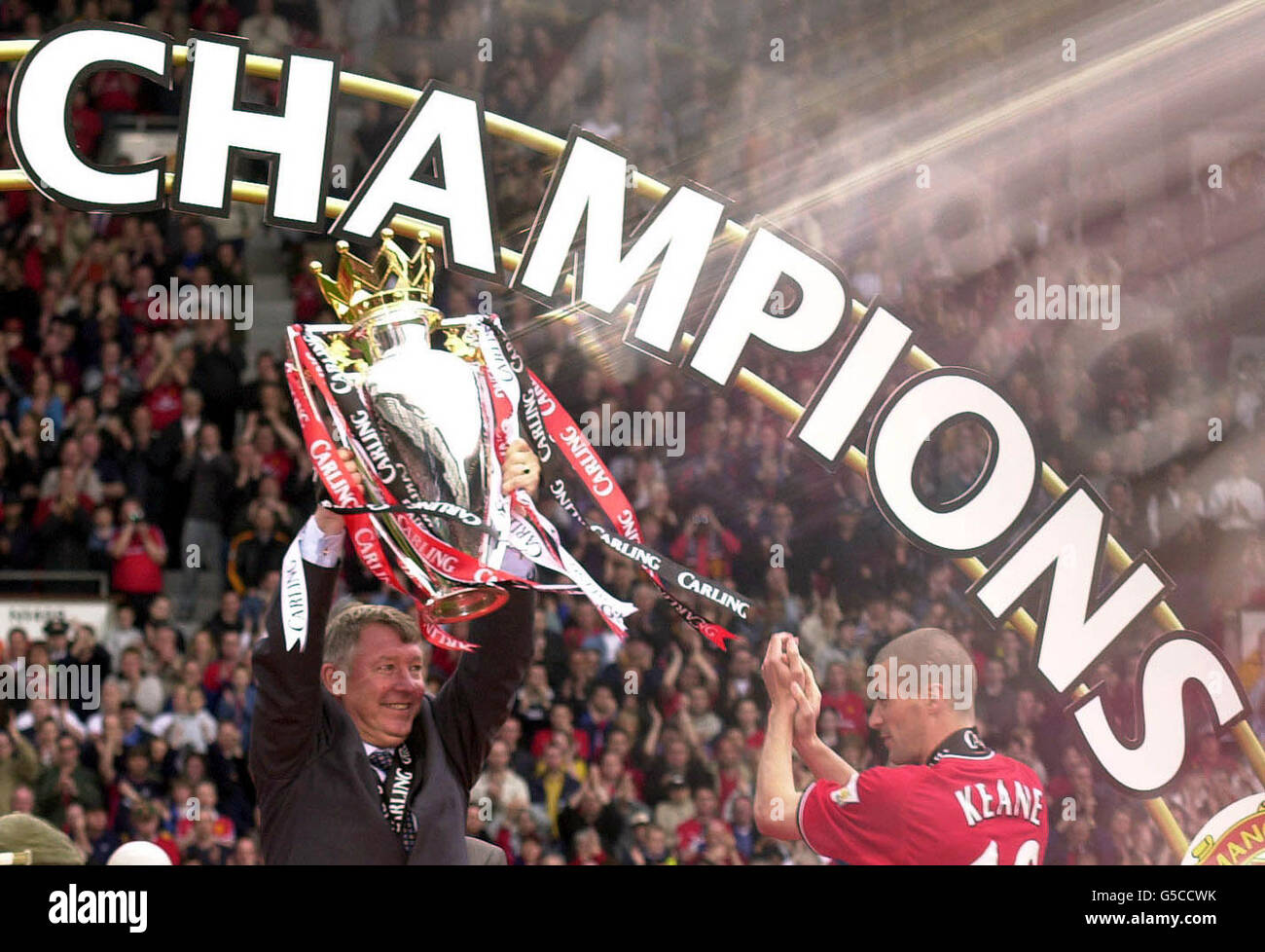 Sport football celebrating holdingmayreview alex ferguson roy keane hi ...