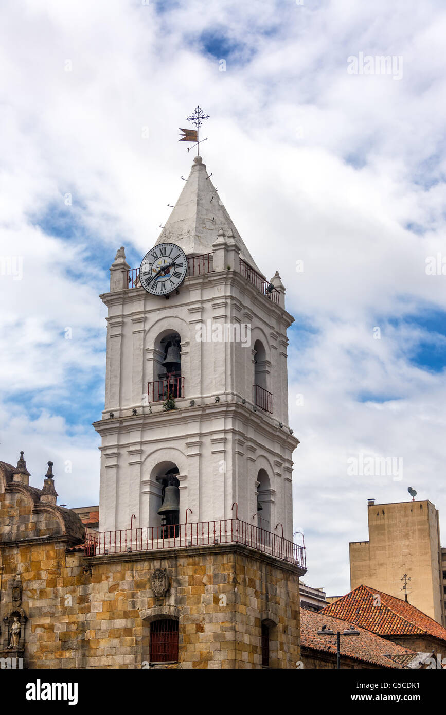 Vertical view of the spire of the San Francisco church in downtown ...