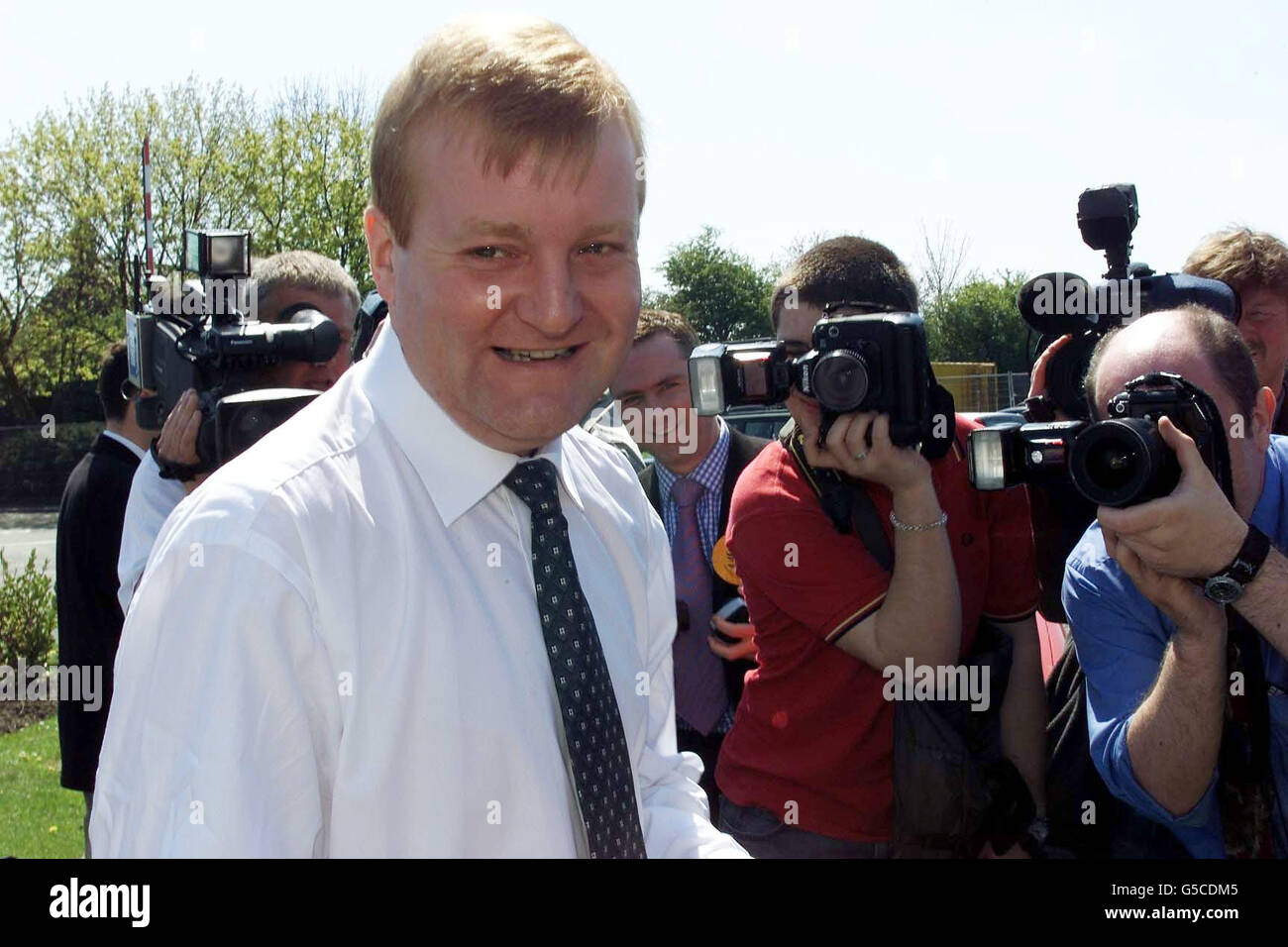 Liberal Democrat leader Charles Kennedy being photographed by the press ...