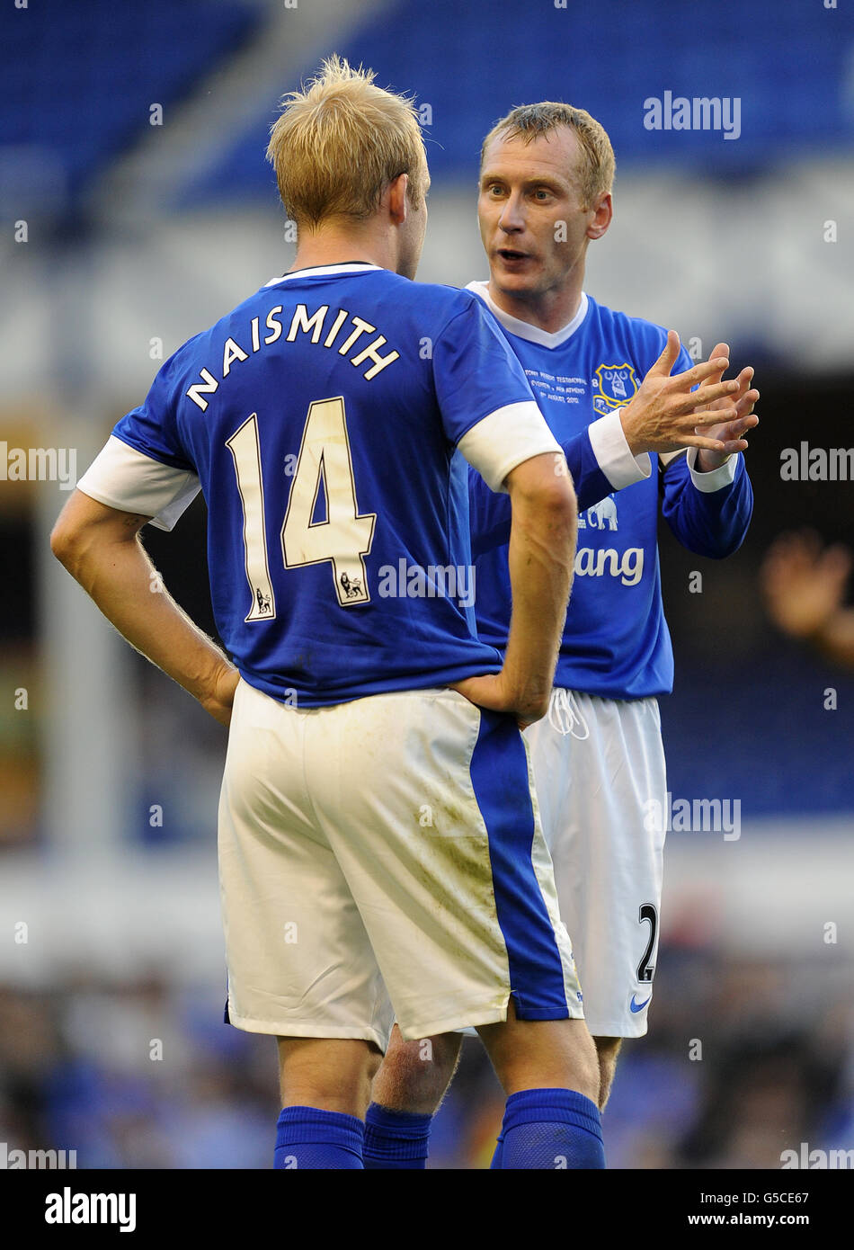 Everton's Tony Hibbert (right) chats with team-mate Steven Naismith ...