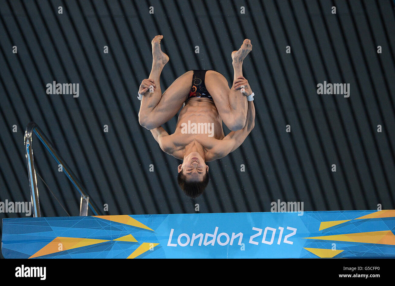 China's Lin Yue competes in the Men's 10m Platform Final Stock Photo ...