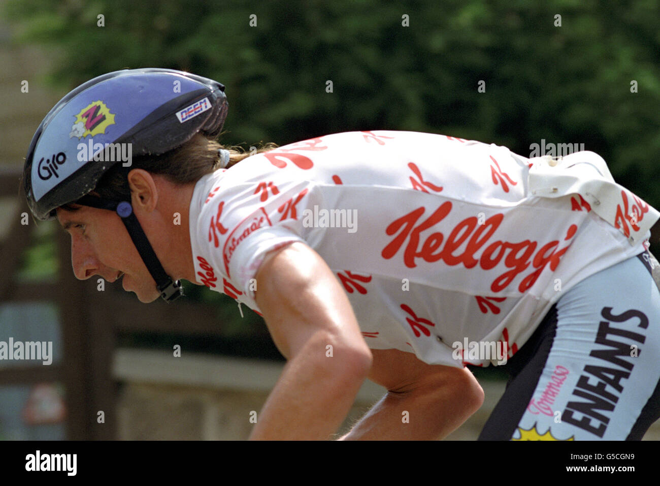 TOUR OF BRITAIN CYCLE RACE. ROBERT MILLAR GB TEAM Z CLIMBING MATLOCK ...