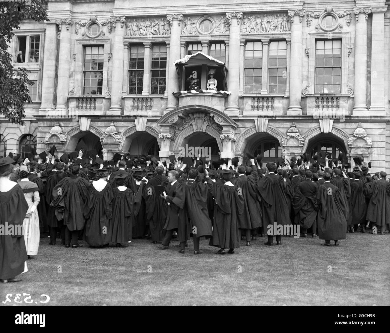 Royalty - King George V and Queen Mary - Visit to Wales - Cardiff Stock ...