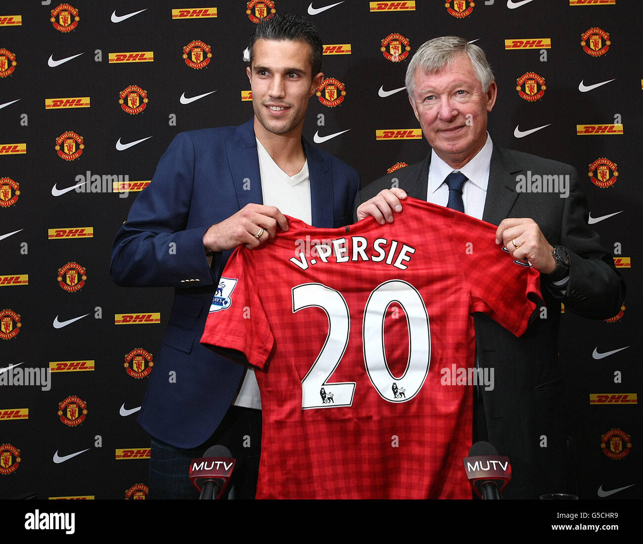 Manchester United's new signing Robin Van Persie (left) with manager ...