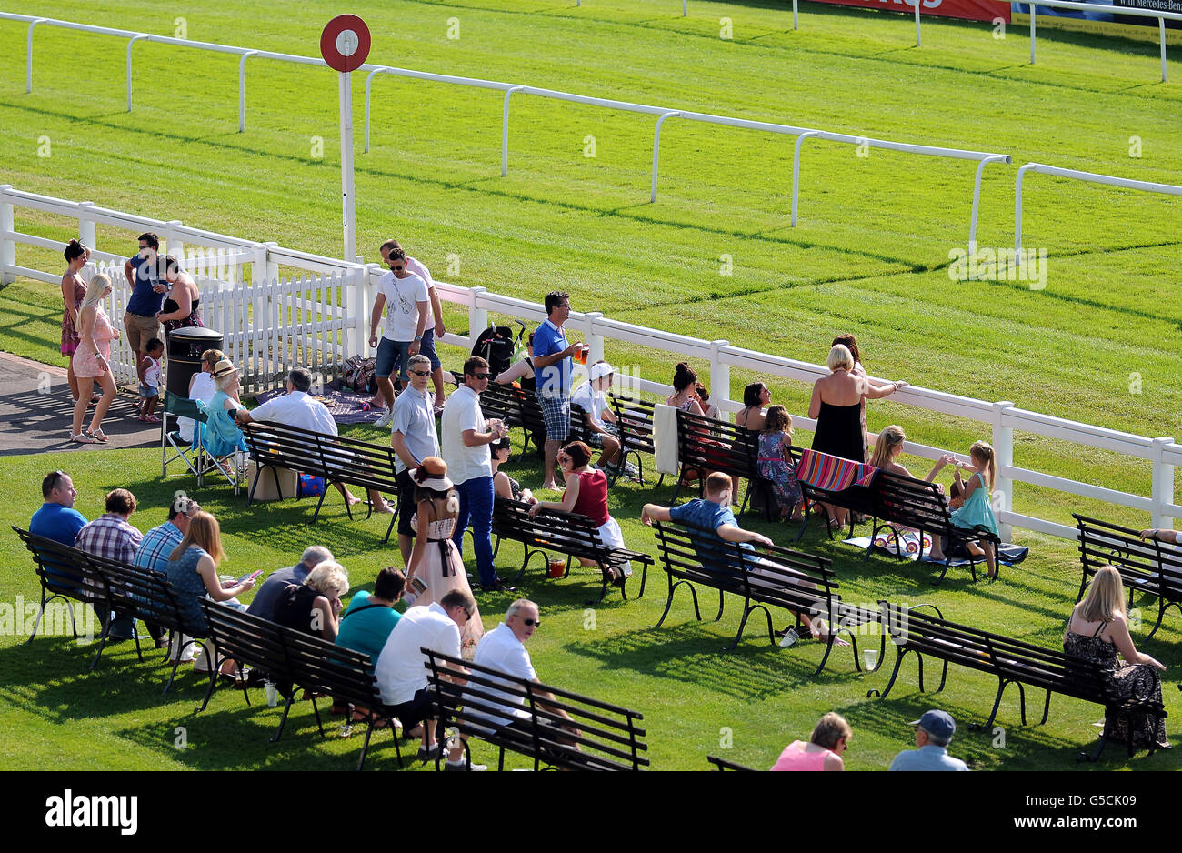 Horse Racing - Racing and Music Night - Lingfield Park Racecourse ...