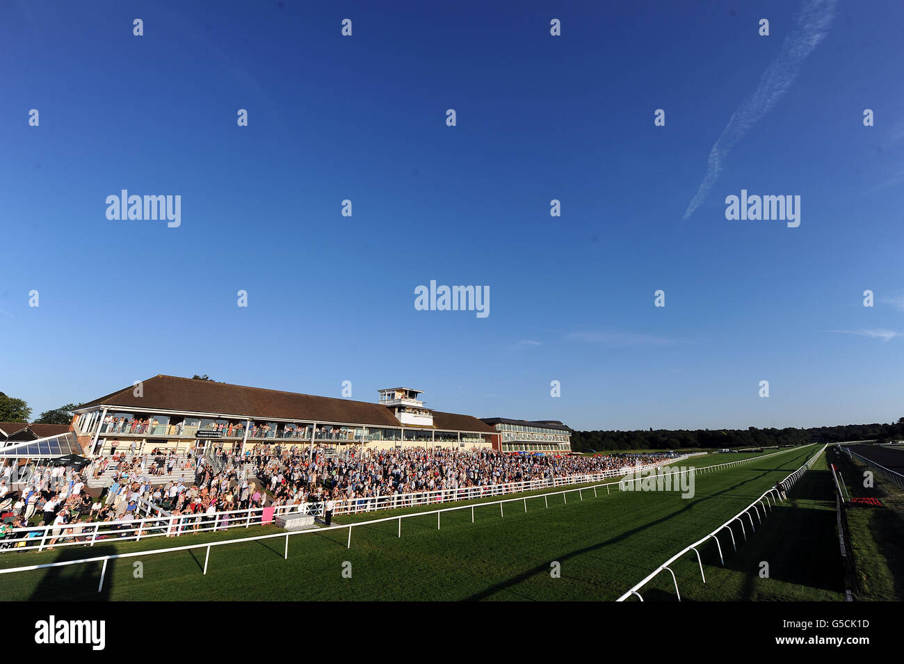 Lingfield racecourse general hi-res stock photography and images - Alamy