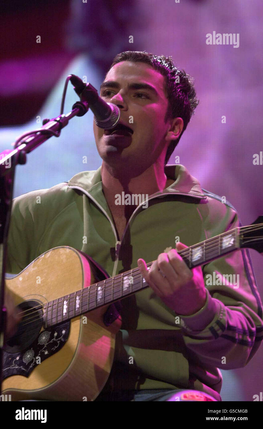 Kelly Jones lead singer of the Stereophonics performing on stage during ...