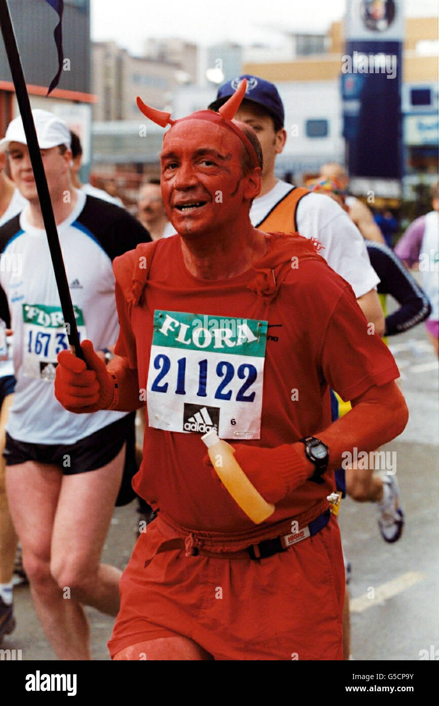 2001 london marathon hi-res stock photography and images - Alamy