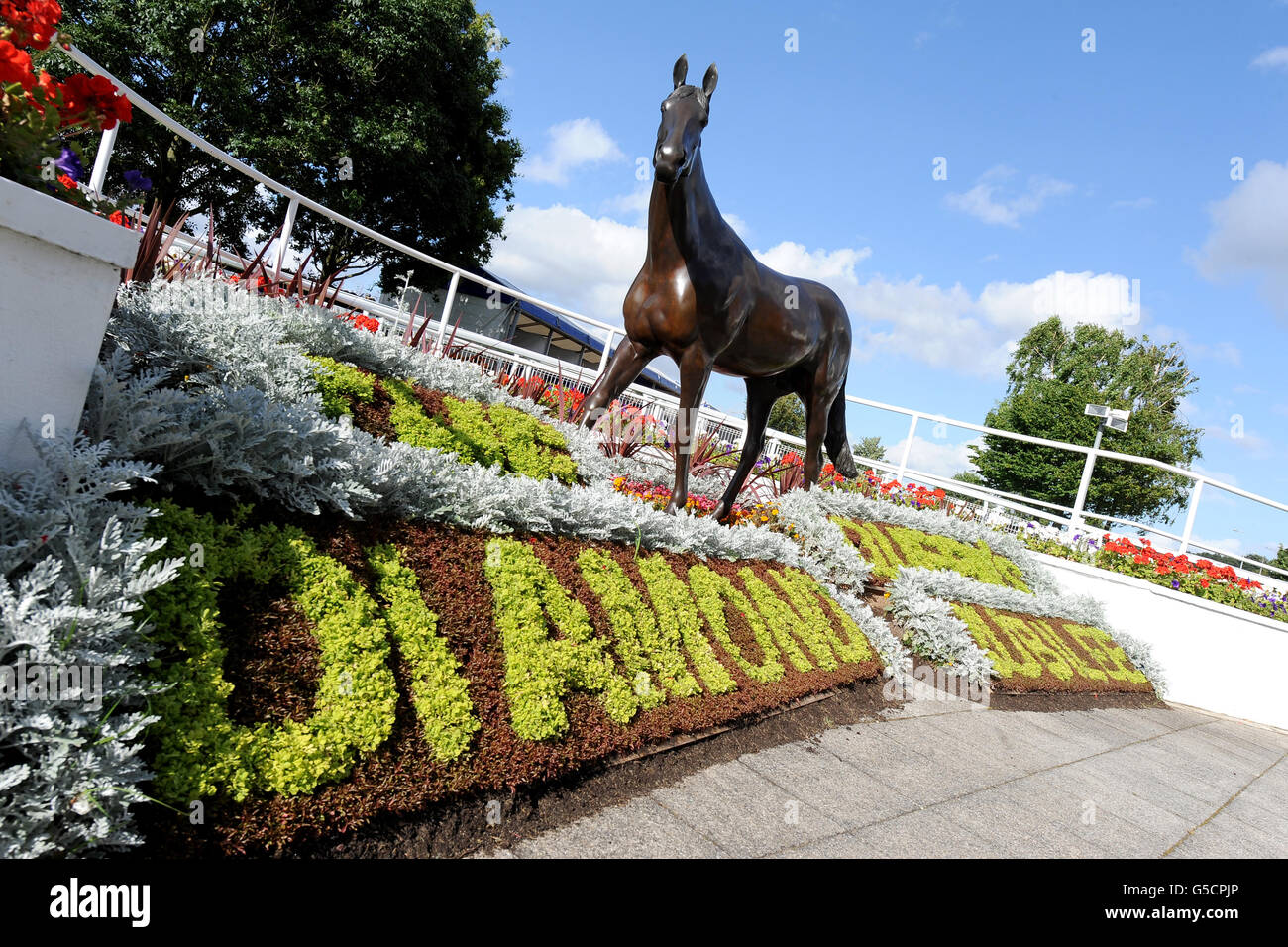 Statue at epsom downs racecourse commemorating the queens diamond ...