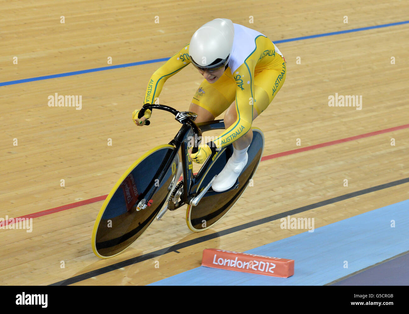 Australia's Annette Edmondson in the Women's Omnium Flying Lap Stock ...