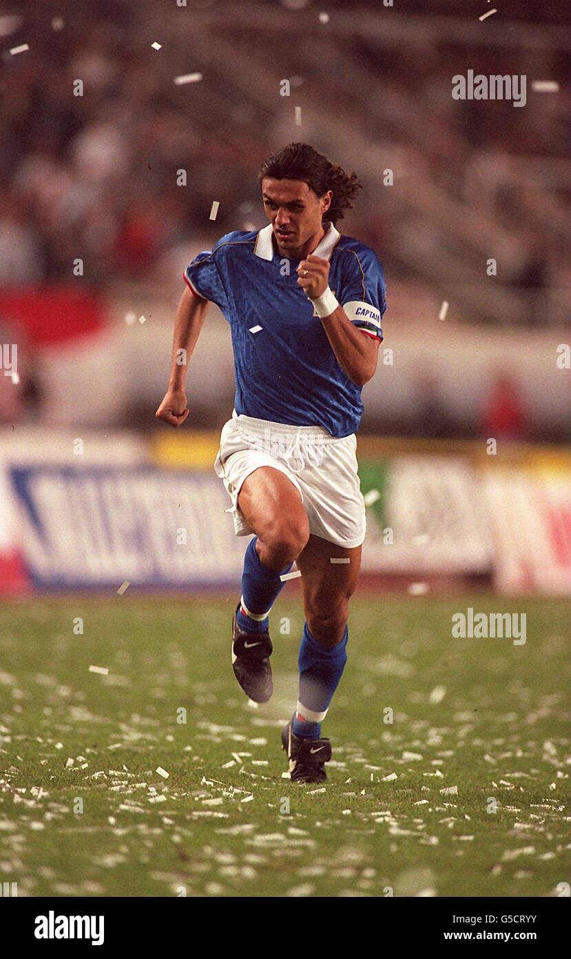 08-OCT-95 ... Italian Soccer ... Paolo Maldini, Italy Stock Photo - Alamy