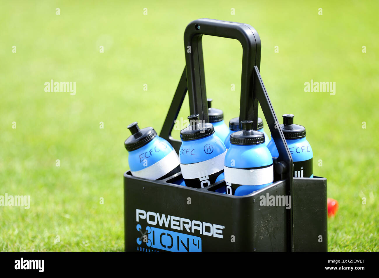 Powerade bottles hi-res stock photography and images - Alamy