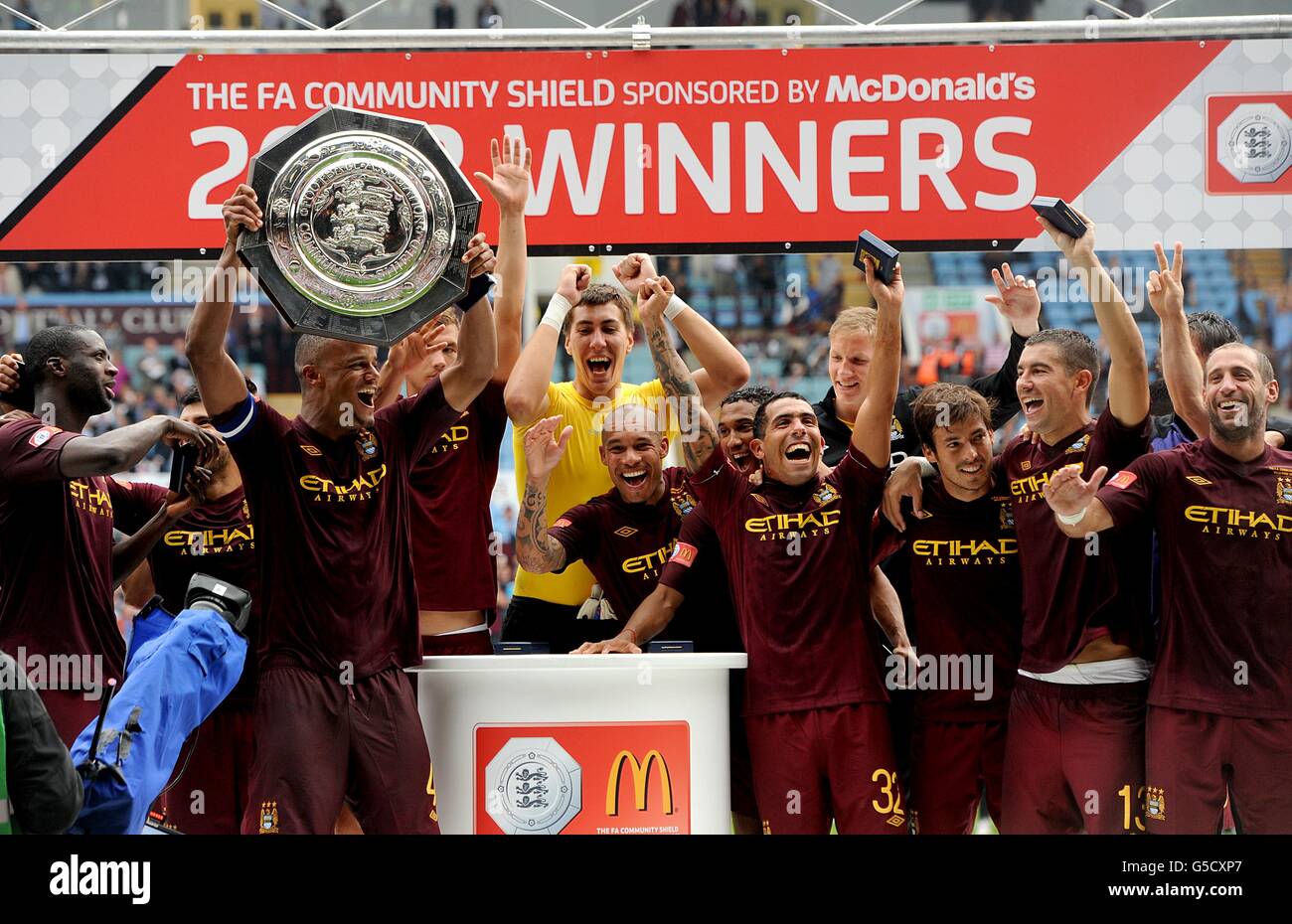 Chelsea community shield trophy hi-res stock photography and images - Alamy