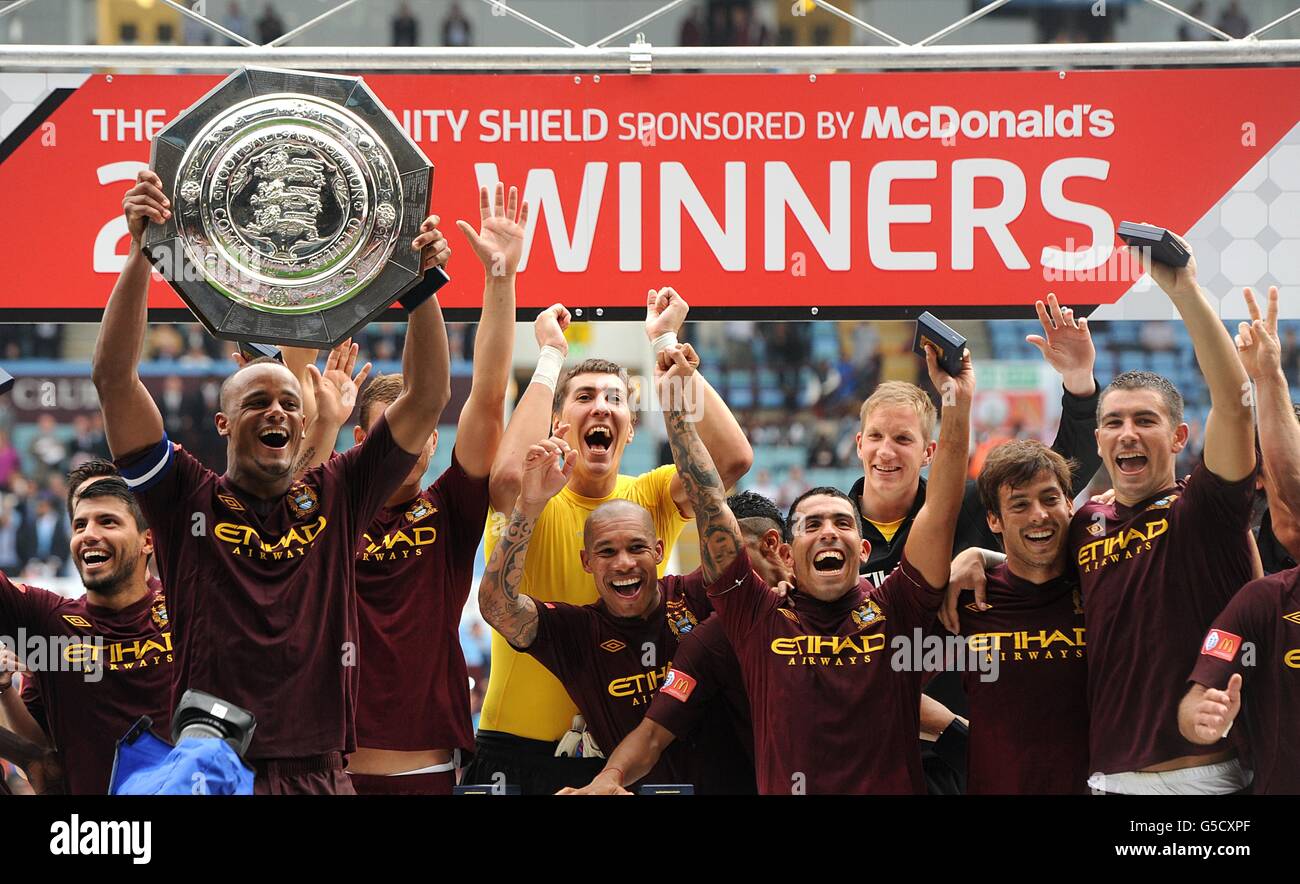 Chelsea community shield trophy hi-res stock photography and images - Alamy
