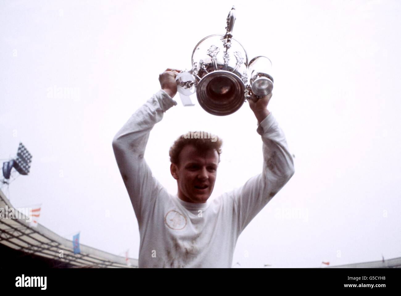 Billy bremner leeds united holds the trophy hi-res stock photography ...